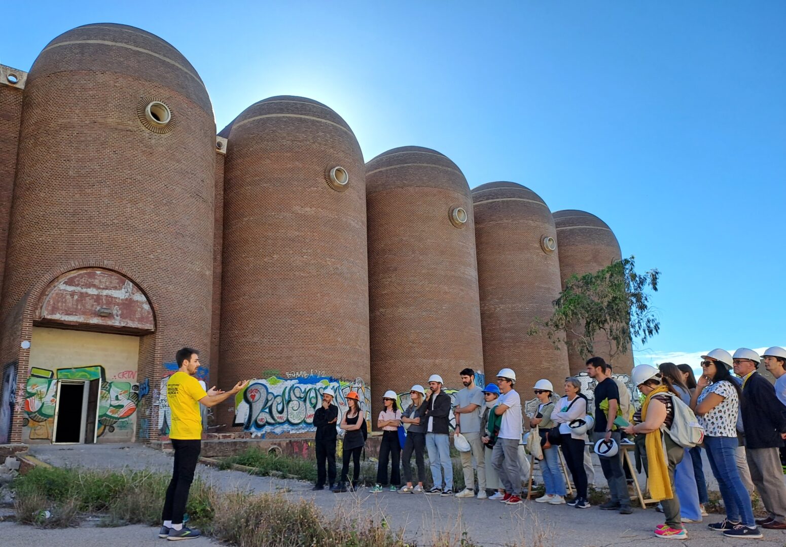 Las antiguas bodegas Vinival: la joya arquitectónica más visitada del ...
